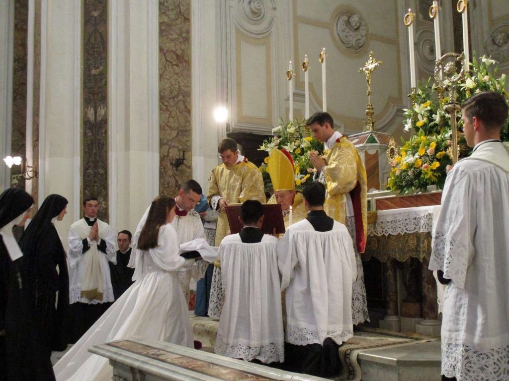 NEW NOVICES RECEIVE HABIT - Institute of Christ the King Sovereign Priest
