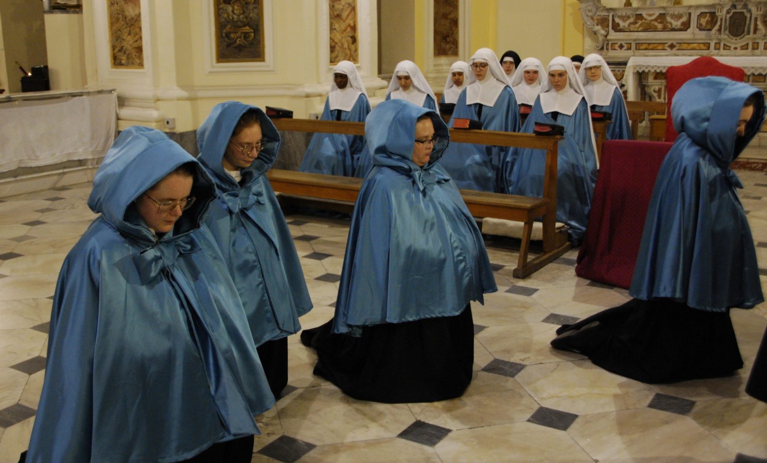 FIVE NEW POSTULANTS FOR THE SISTERS ADORERS - Institute of Christ the ...